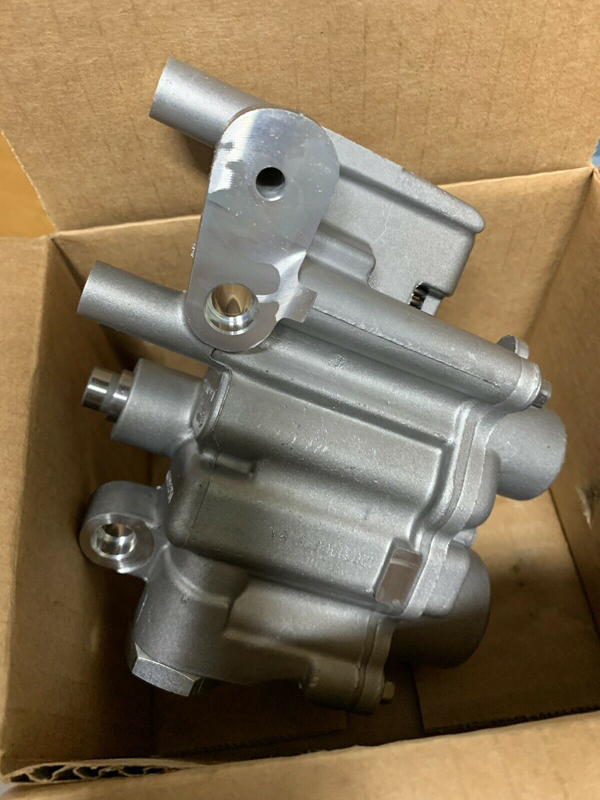 LR052436 GENUINE JAGUAR / LAND ROVER OIL PUMP